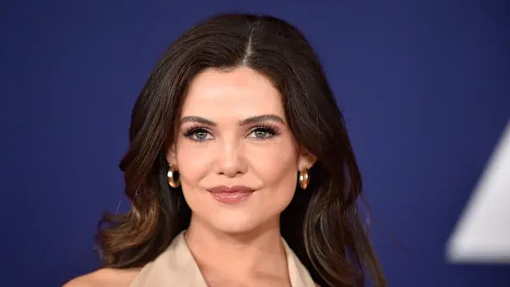 Danielle Campbell - Age, Height, Wiki, Bio, Net Worth, and Boyfriend ...