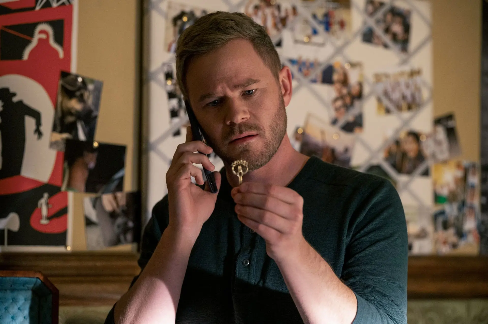 Aaron Ashmore - Age, Height, Wiki, Bio, Net Worth, and Wife | bigwritehook