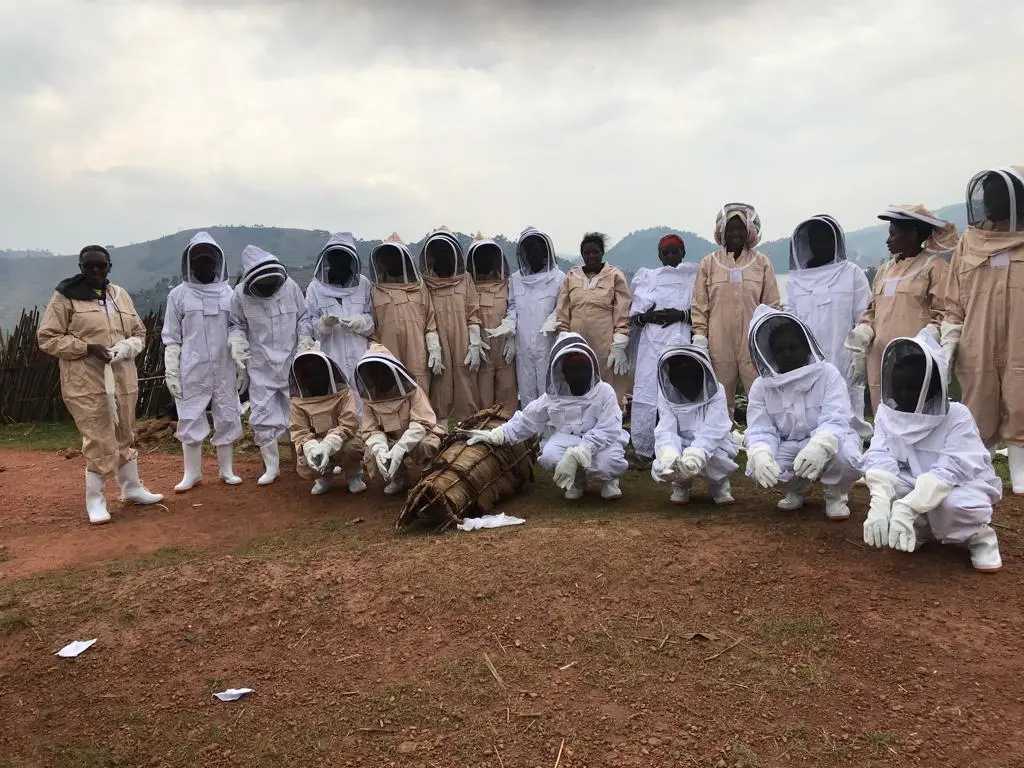 The Importance of a Bee Keeper Suit for Safe Beekeeping Practices ...